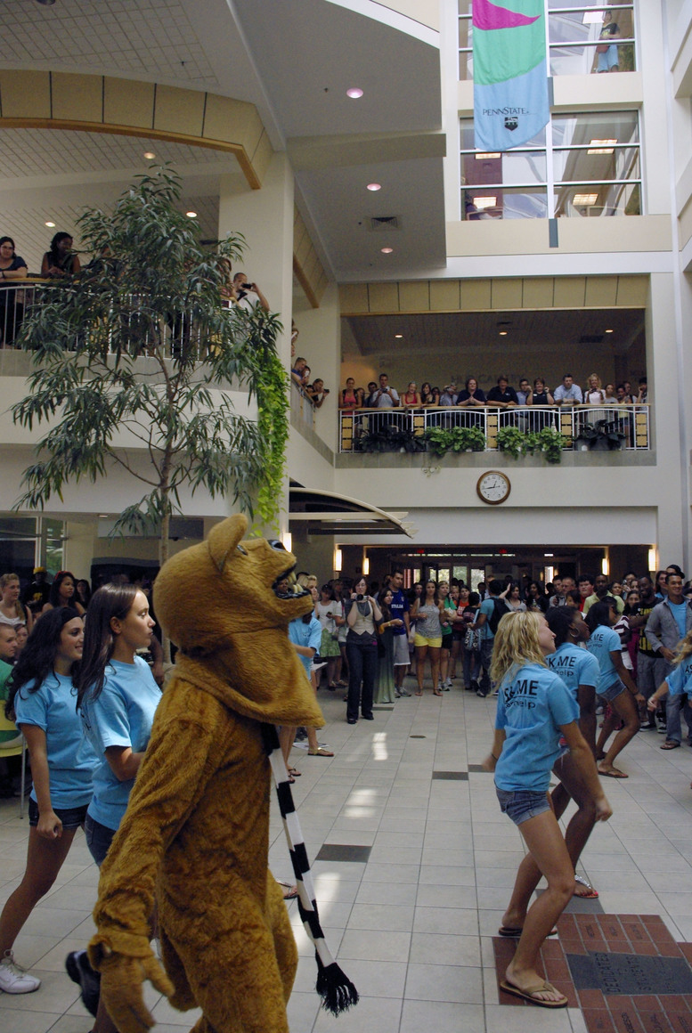 Fall Career Days Hosts Surprise Performance in HUB