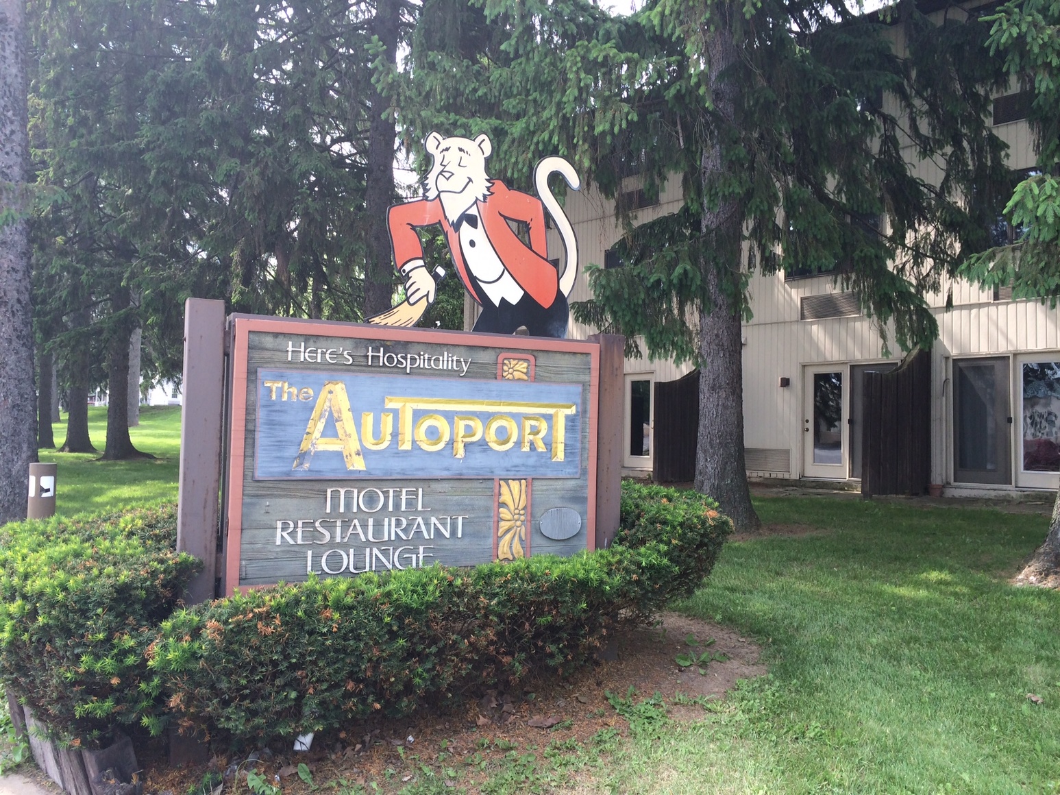 AutoPort Episode of 'Hotel Impossible' To Air Tuesday