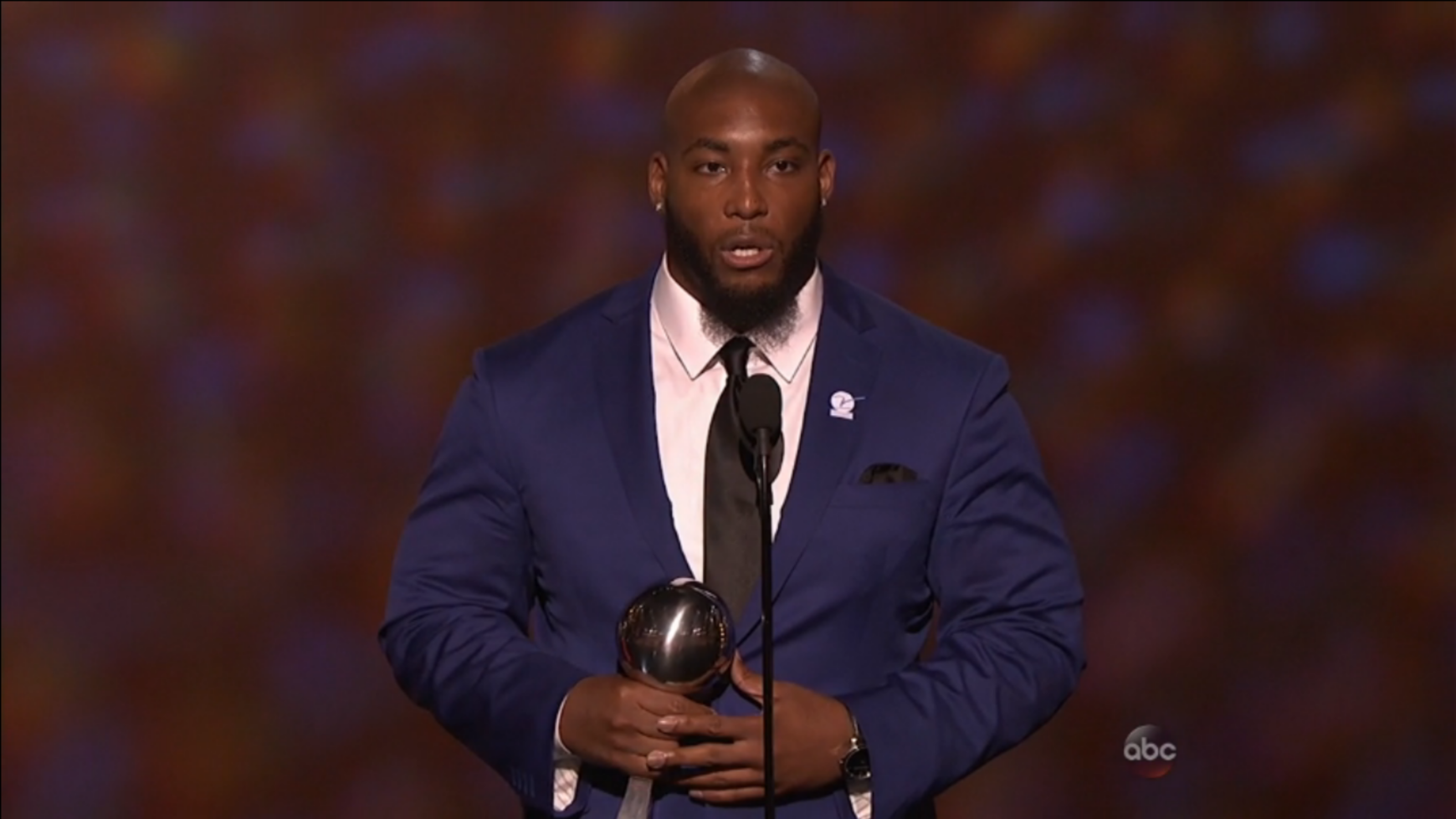 Devon Still Accepts Jimmy V. Perseverance Award On Behalf Of Leah
