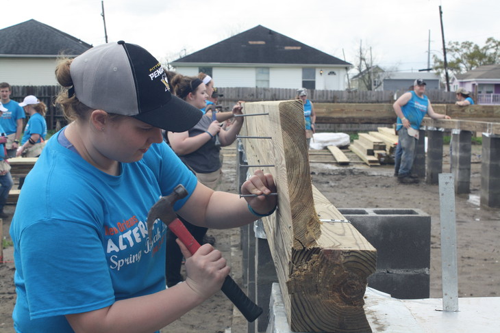 Alternative Break Program Provides Volunteer Opportunities