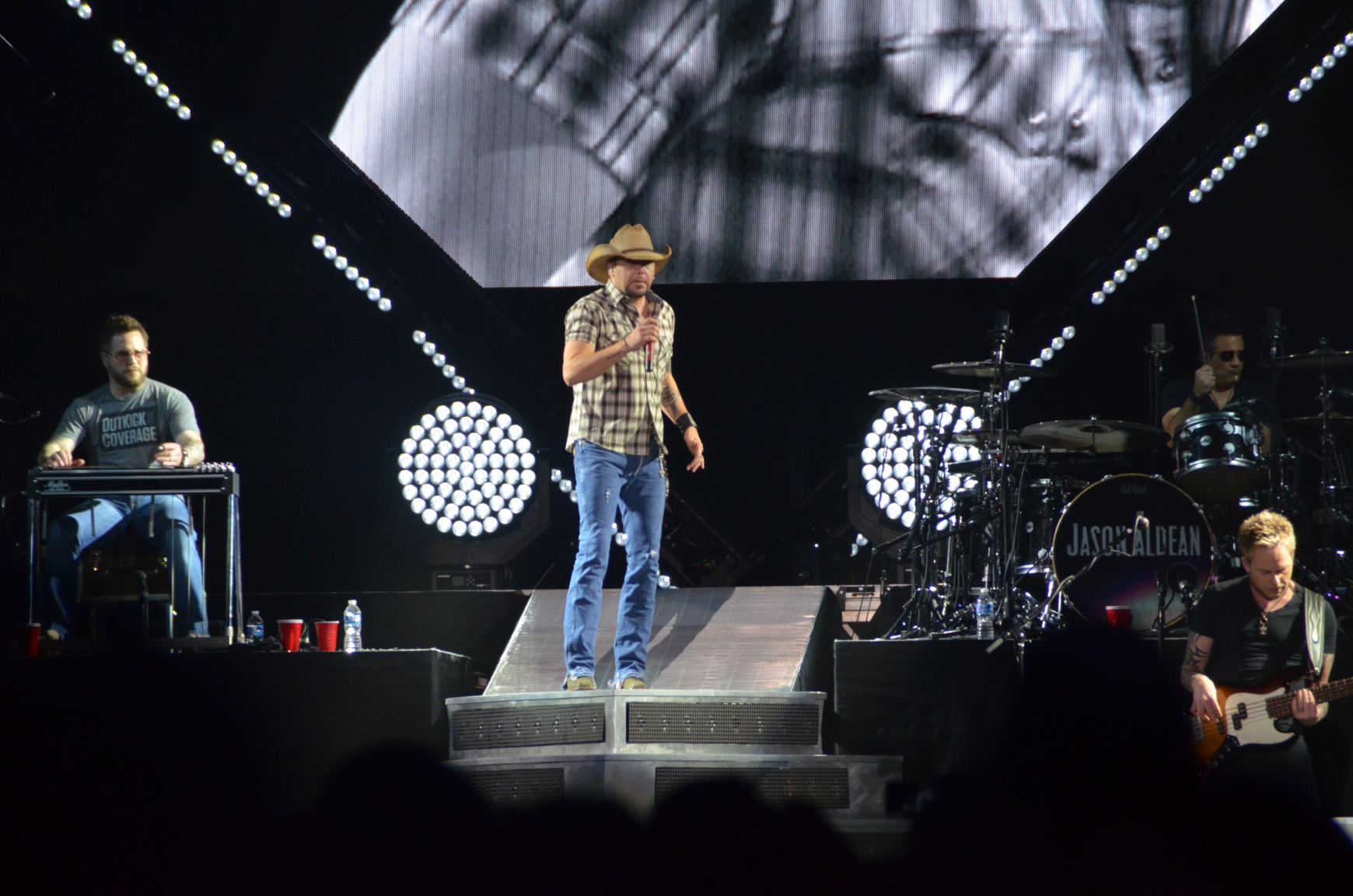 Jason Aldean Brings Country To The Cold For A Packed BJC