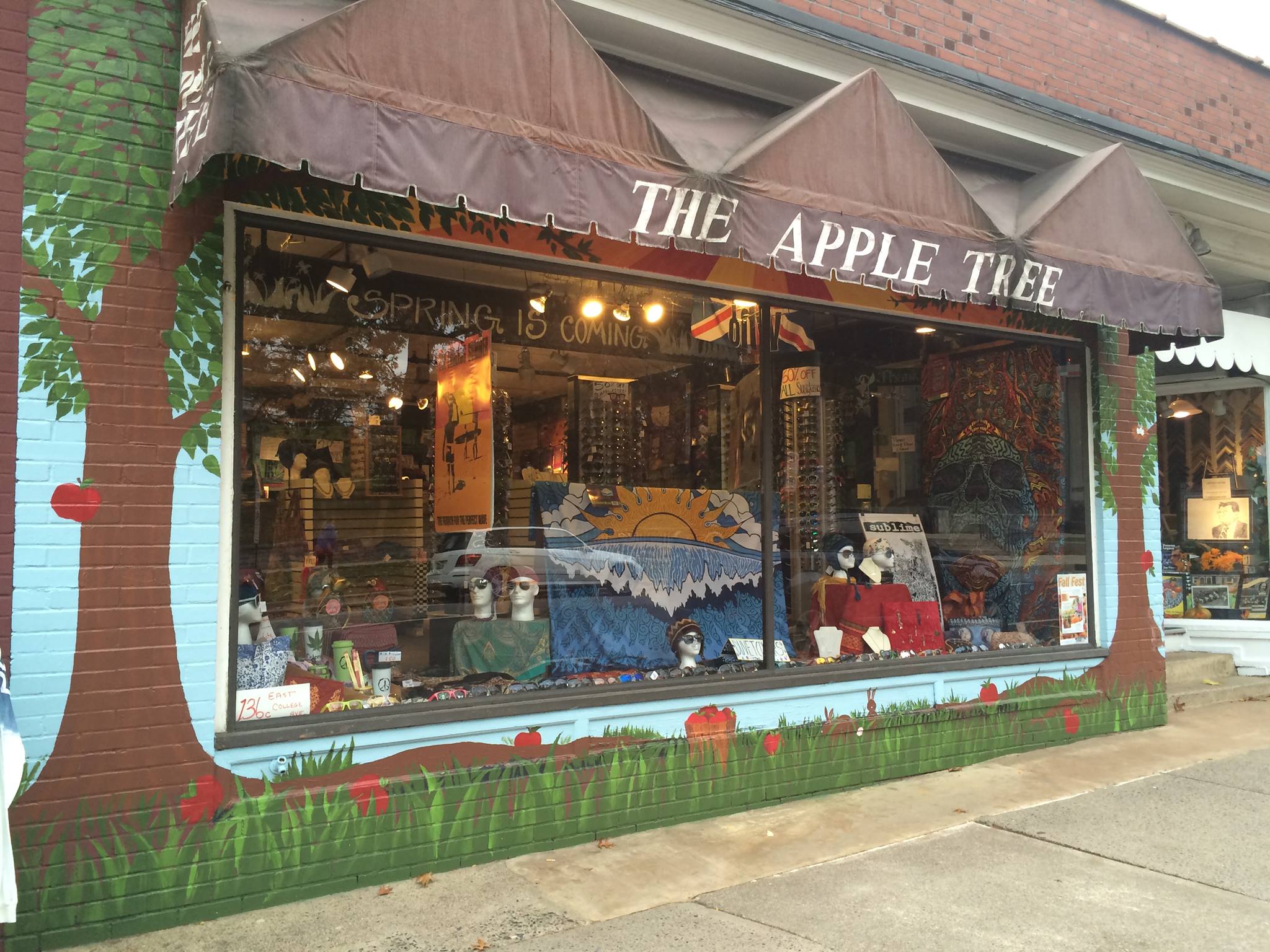 The Apple Tree Closes After More Than 40 Years In Business | Onward State