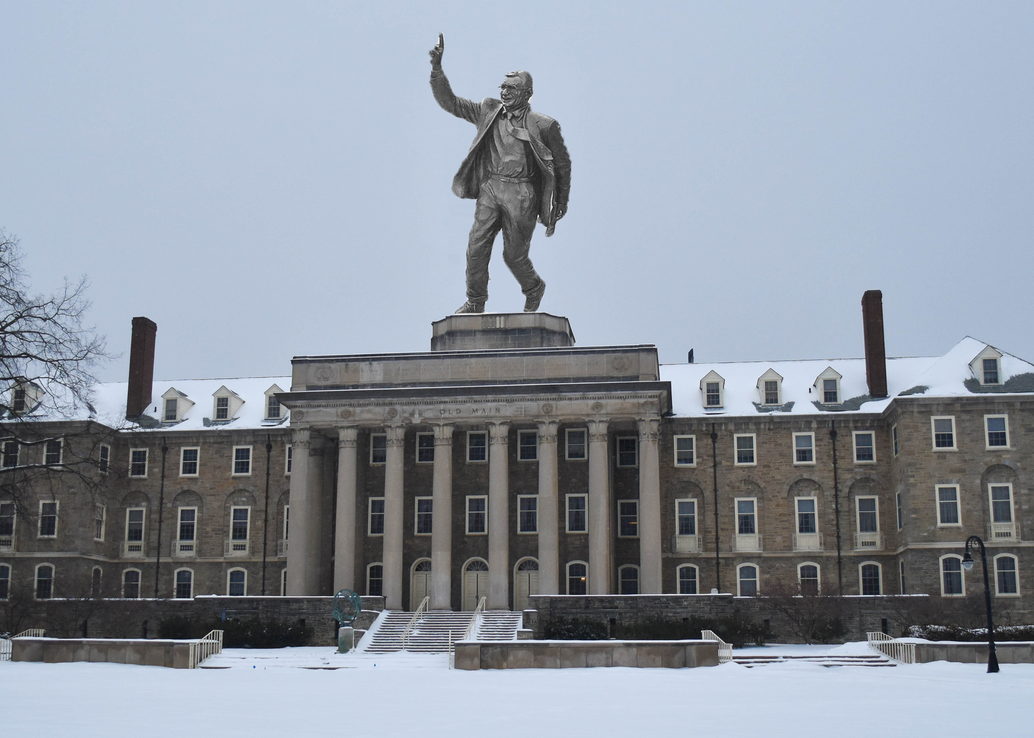 Staff Picks: What's Actually Under The Old Main Scaffolding? | Onward State