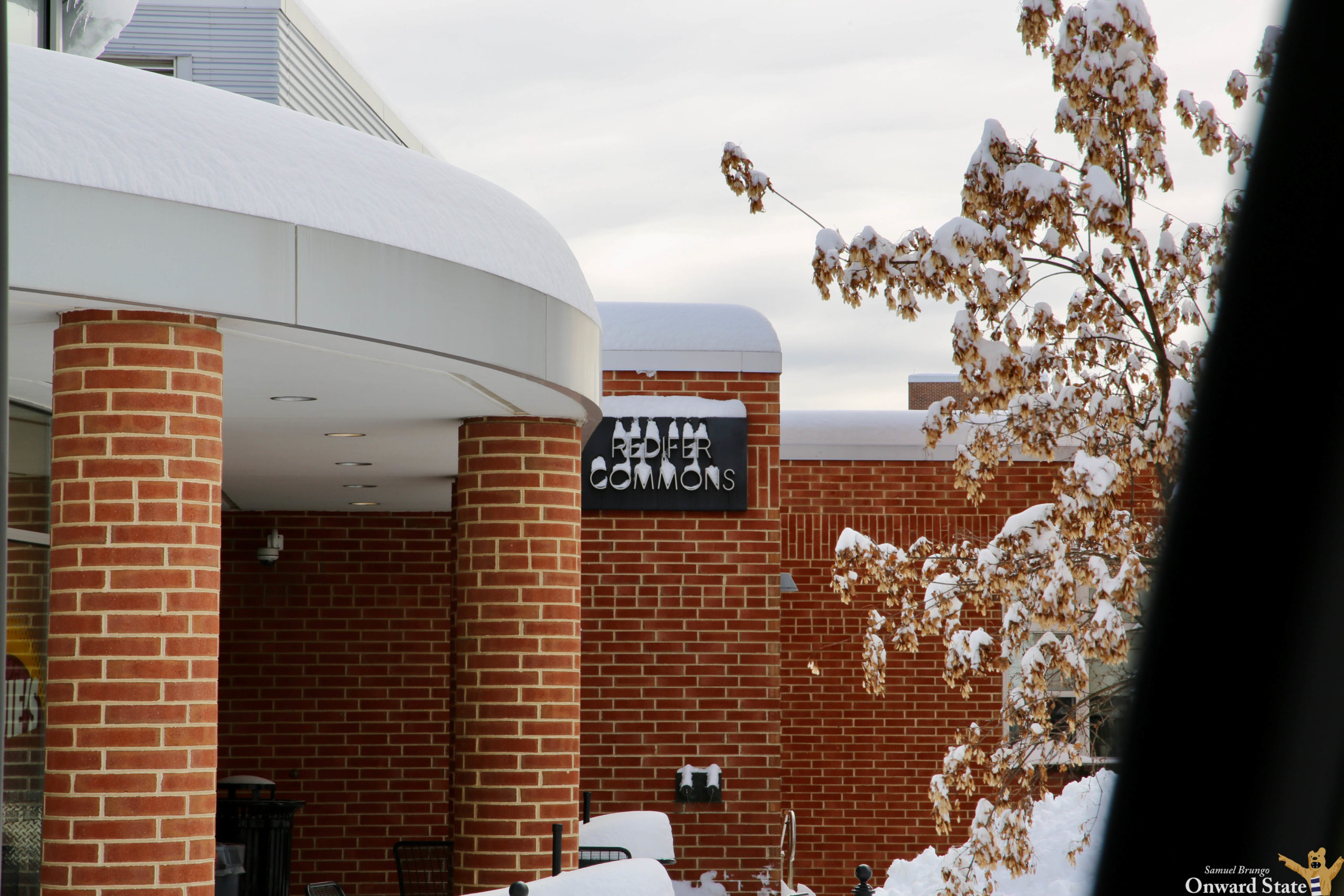 Take The Headphones Out: An Open Letter To Be Nicer To Dining Hall ...