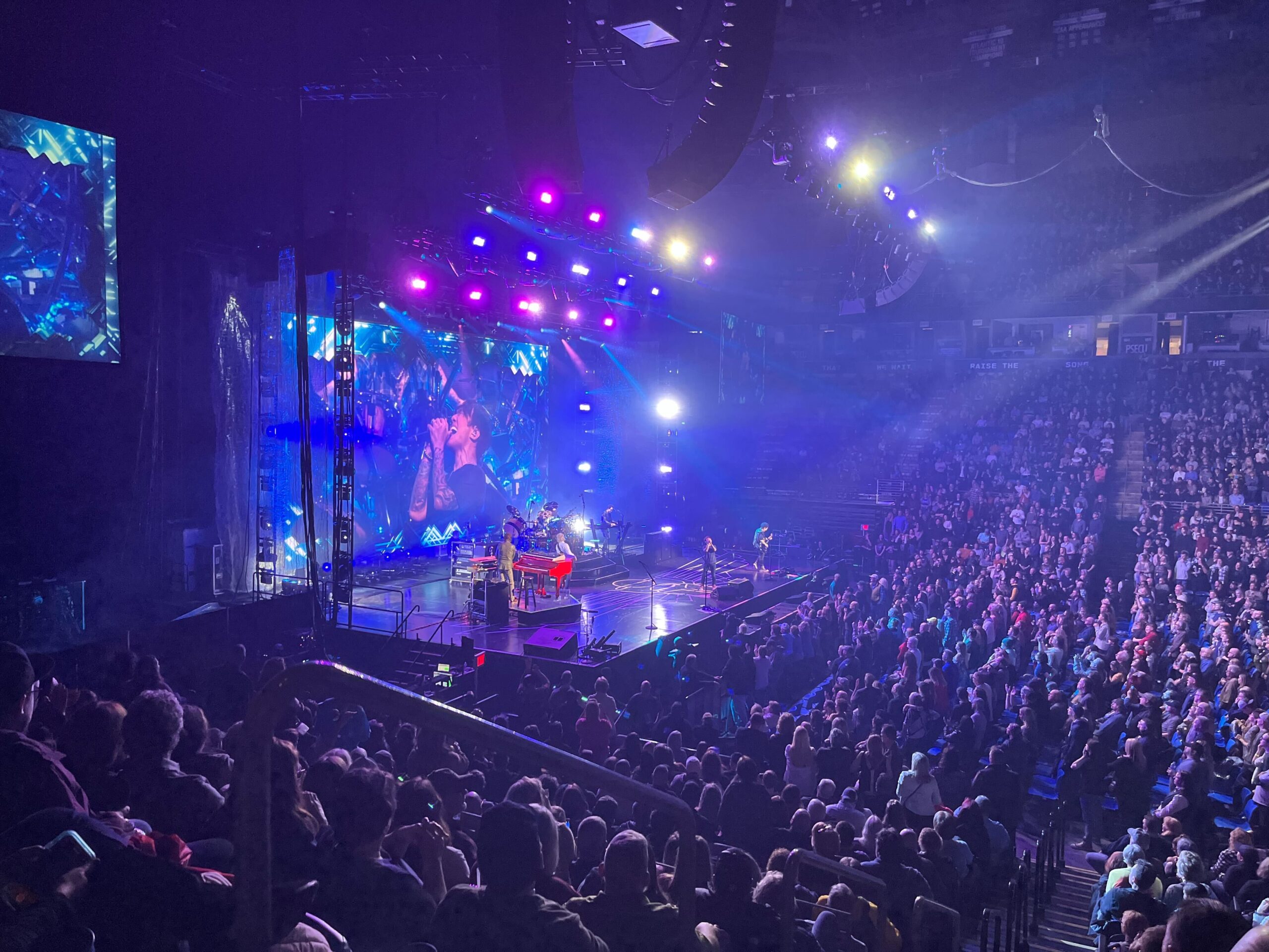 Journey & Toto Rock BJC With Electric Performance During 'Freedom' Tour ...