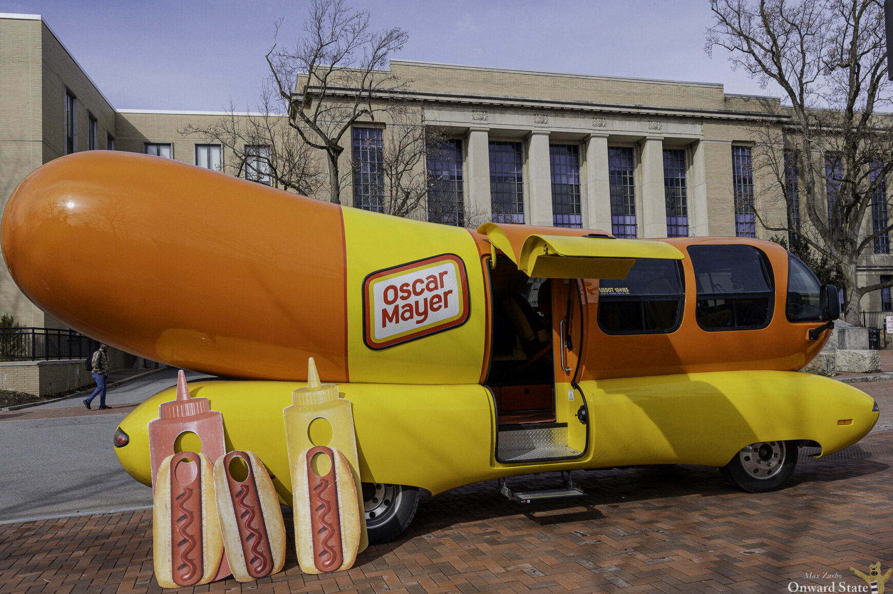 [Photo Story] The Return Of The Oscar Mayer Wienermobile | Onward State