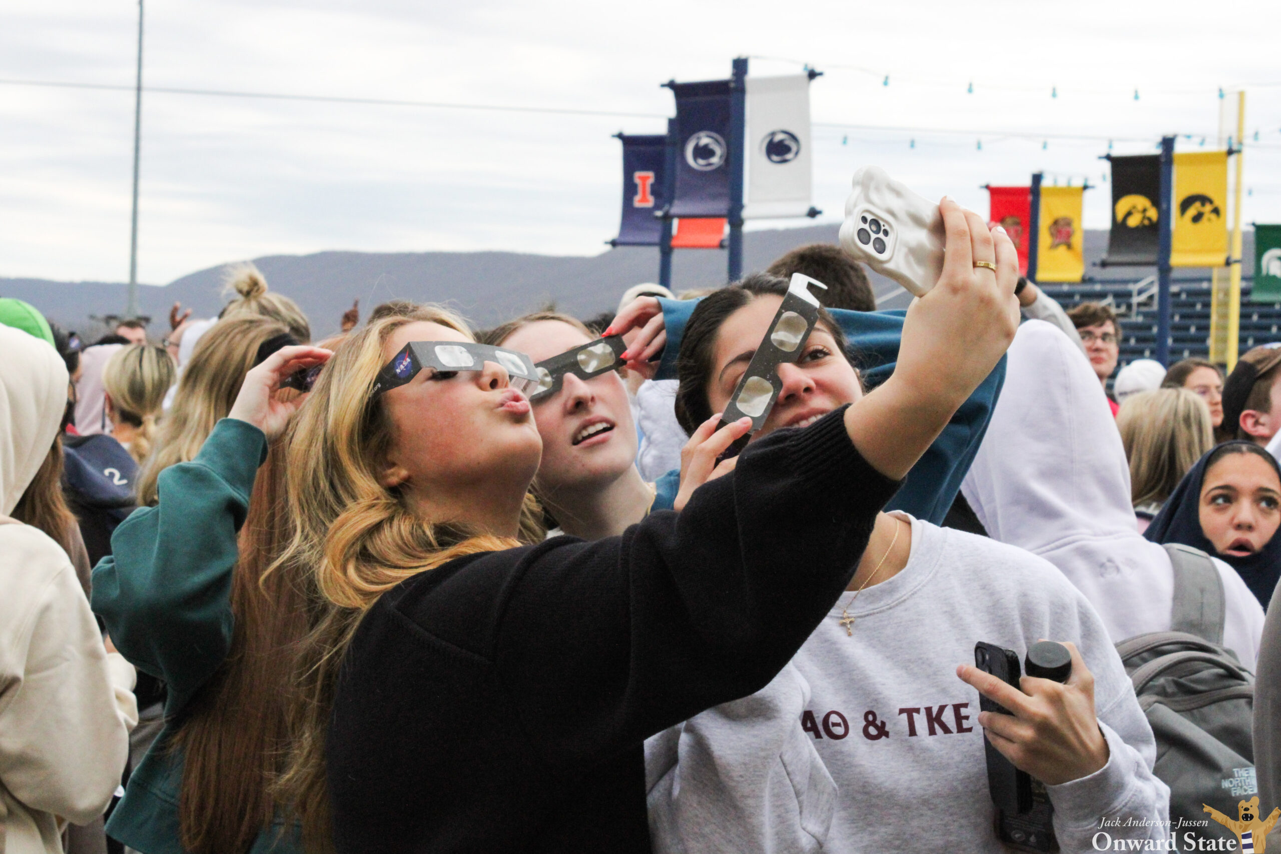 [Photo Story] Solar Eclipse Dims Happy Valley | Onward State
