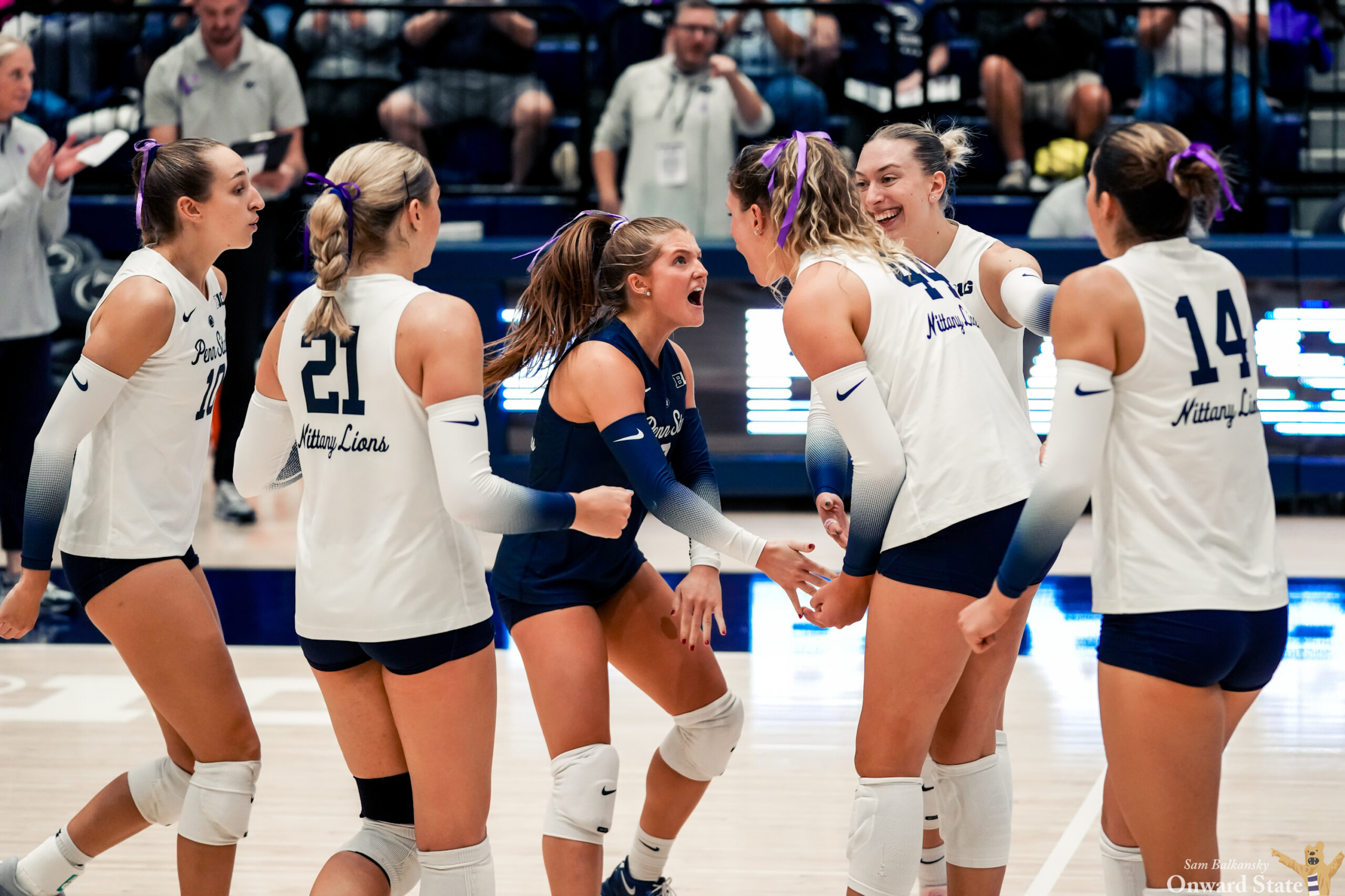 Gillian Grimes & Izzy Starck Earn Women's Volleyball Weekly Big Ten ...