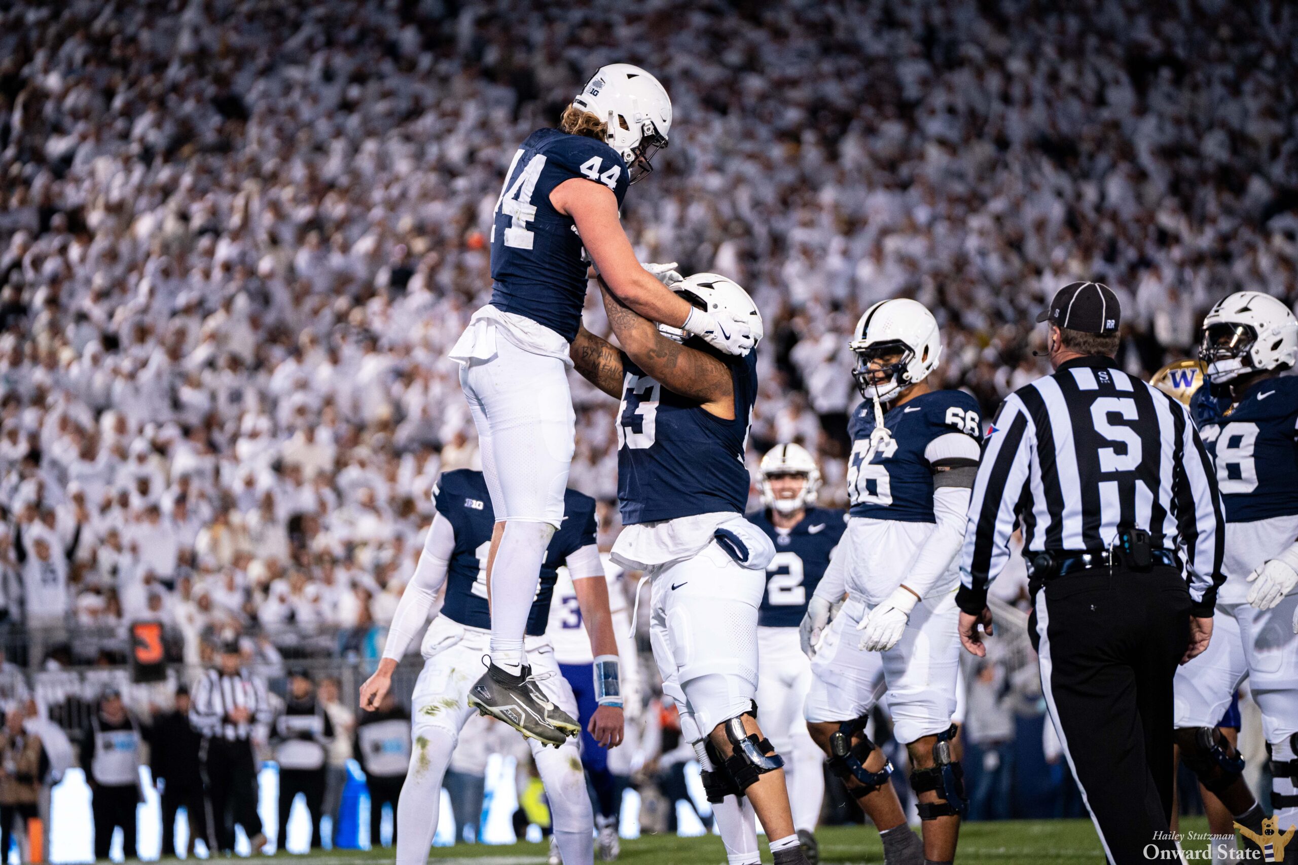 No. 6 Penn State Football Demolishes Washington 35-6 In White Out Win ...