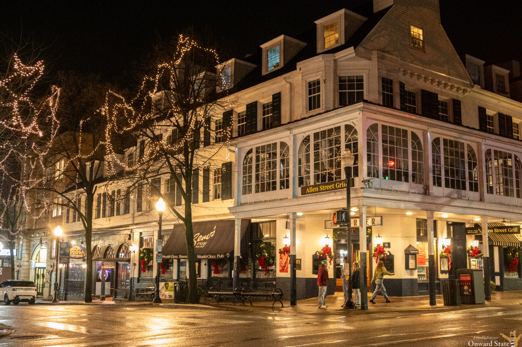 [Photo Story] Downtown State College Lights Up For Holidays | Onward State