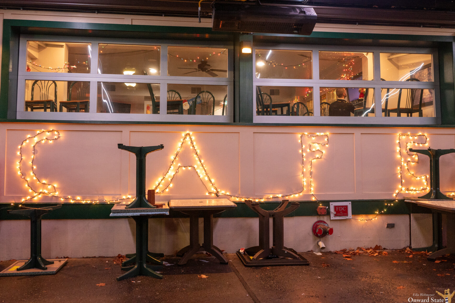 [Photo Story] Downtown State College Lights Up For Holidays | Onward State